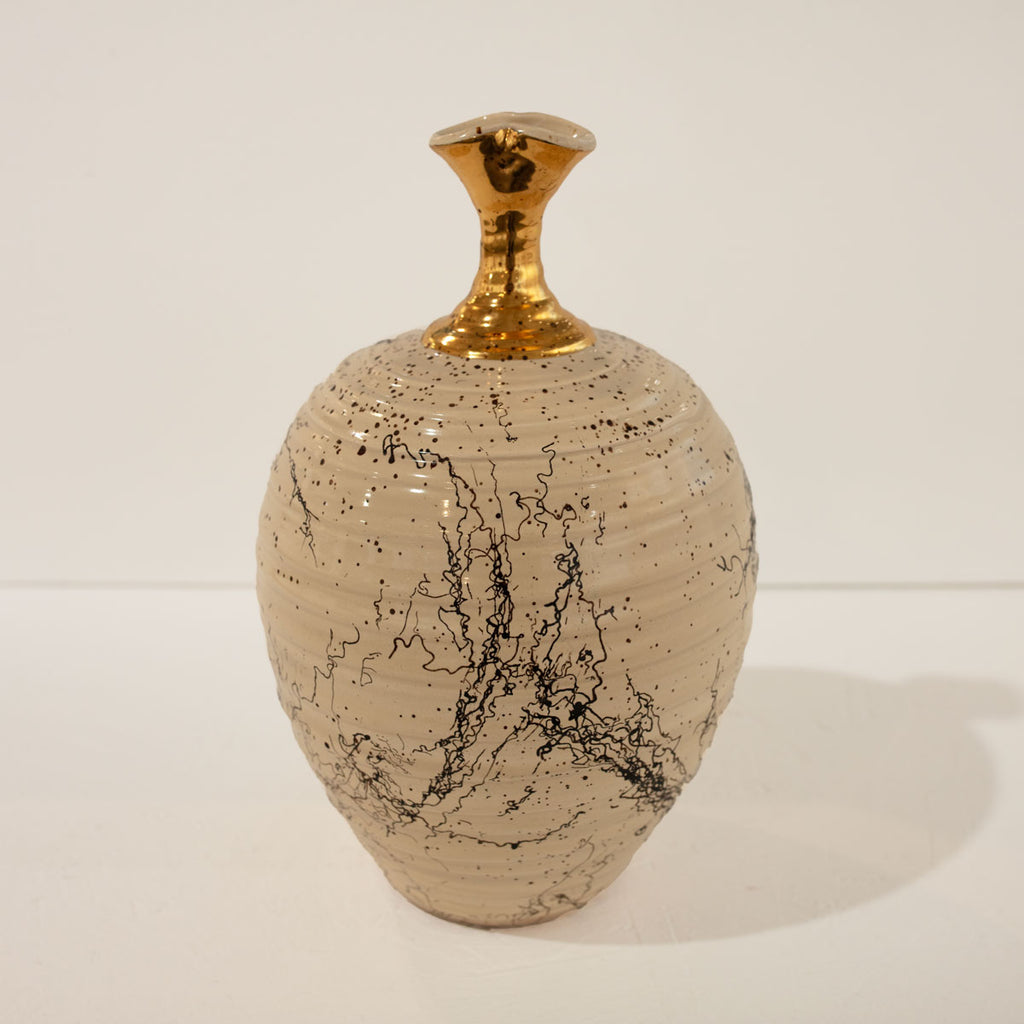 Cream Raku Vase - Sculpture by Jon Puzzuoli – Sorelle Gallery Fine Art